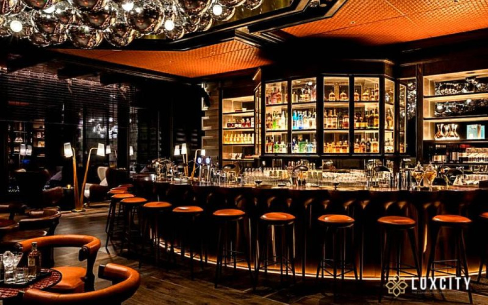 Top 9 Stunning hotel bars in Phnom Penh (Unique Cambodia Experiences ...